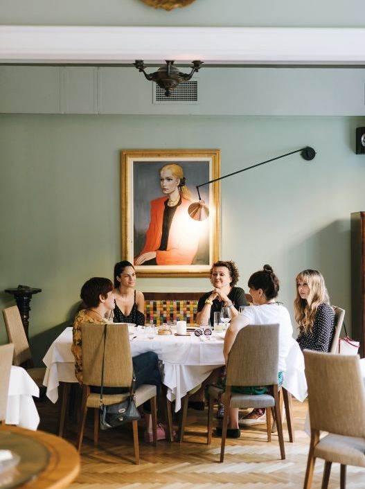 Žena, majka, kraljica: Kakav je odnos prema zaposlenim majkama ...