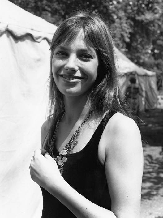 Od klasične bele košulje do provokativnih haljina: Ovako se oblačila ...