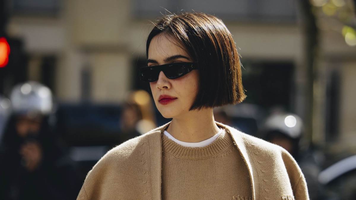 Kako nositi suknju i džemper za jesen 2023 | Elle