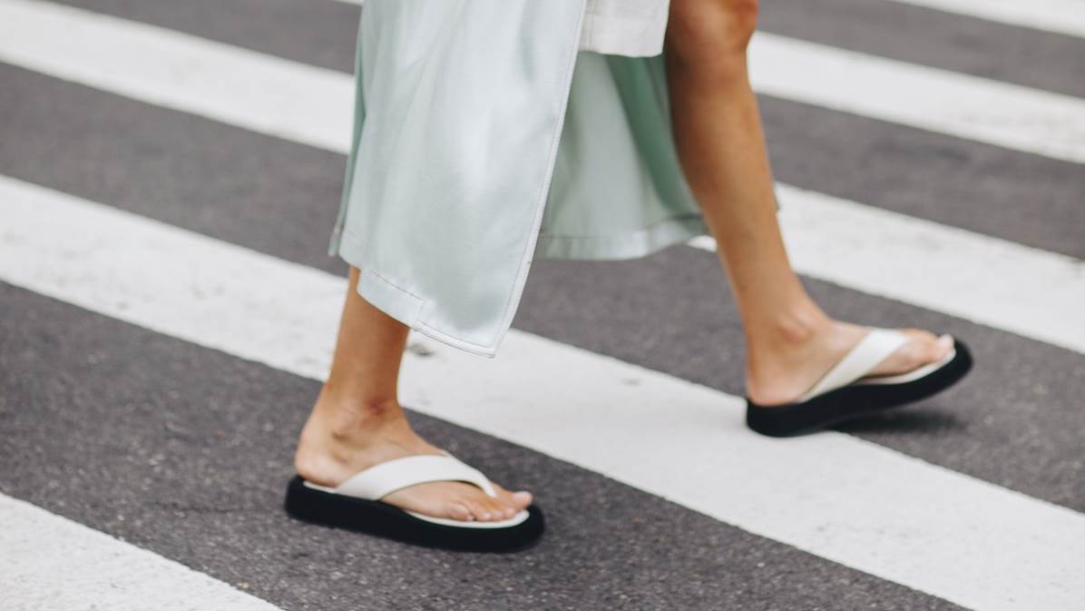 Papuče koje će se najviše nositi za leto 2024 | Elle