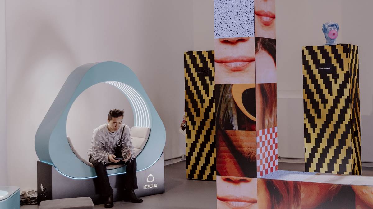 IQOS i Seletti predstavili instalaciju Sensorium Piazza na Nedelji ...